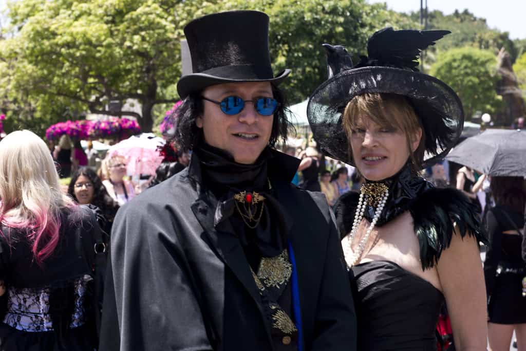 Goth at 40: The enduring appeal of bleakness and black lipstick | Gotik